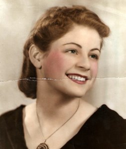 Debra Hartmann's Instagram, Twitter & Facebook on IDCrawl